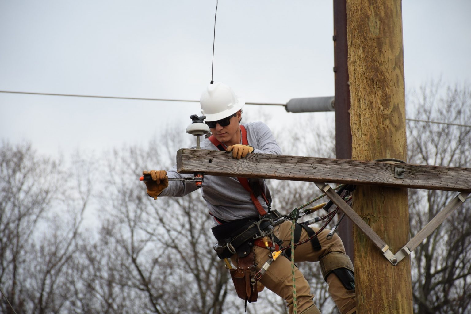 Campus Celebrates Electric Line Construction Grads